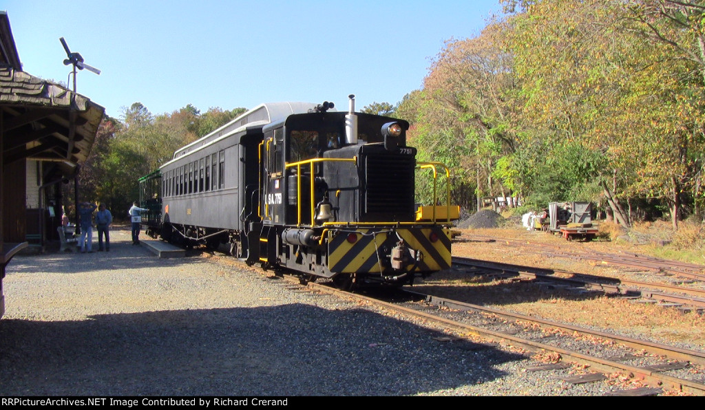 USAX 7751 in the Station